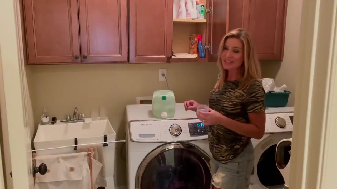 Jen Carfagno doing laundry (8/12/2021) — Newswomen