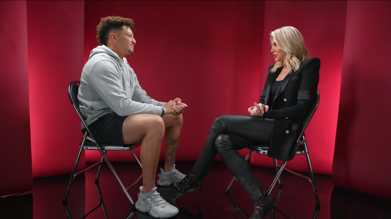 Charissa Thompson (11/27/2022) — Newswomen