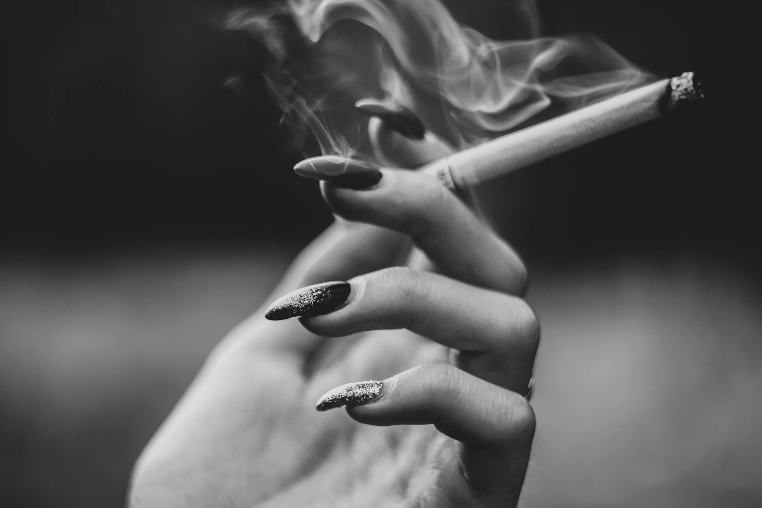 Ongles De Fumeurs
