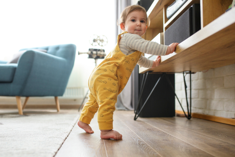 From Butt-Scooting to Bear Crawling: What Baby’s Crawl Style Means ...