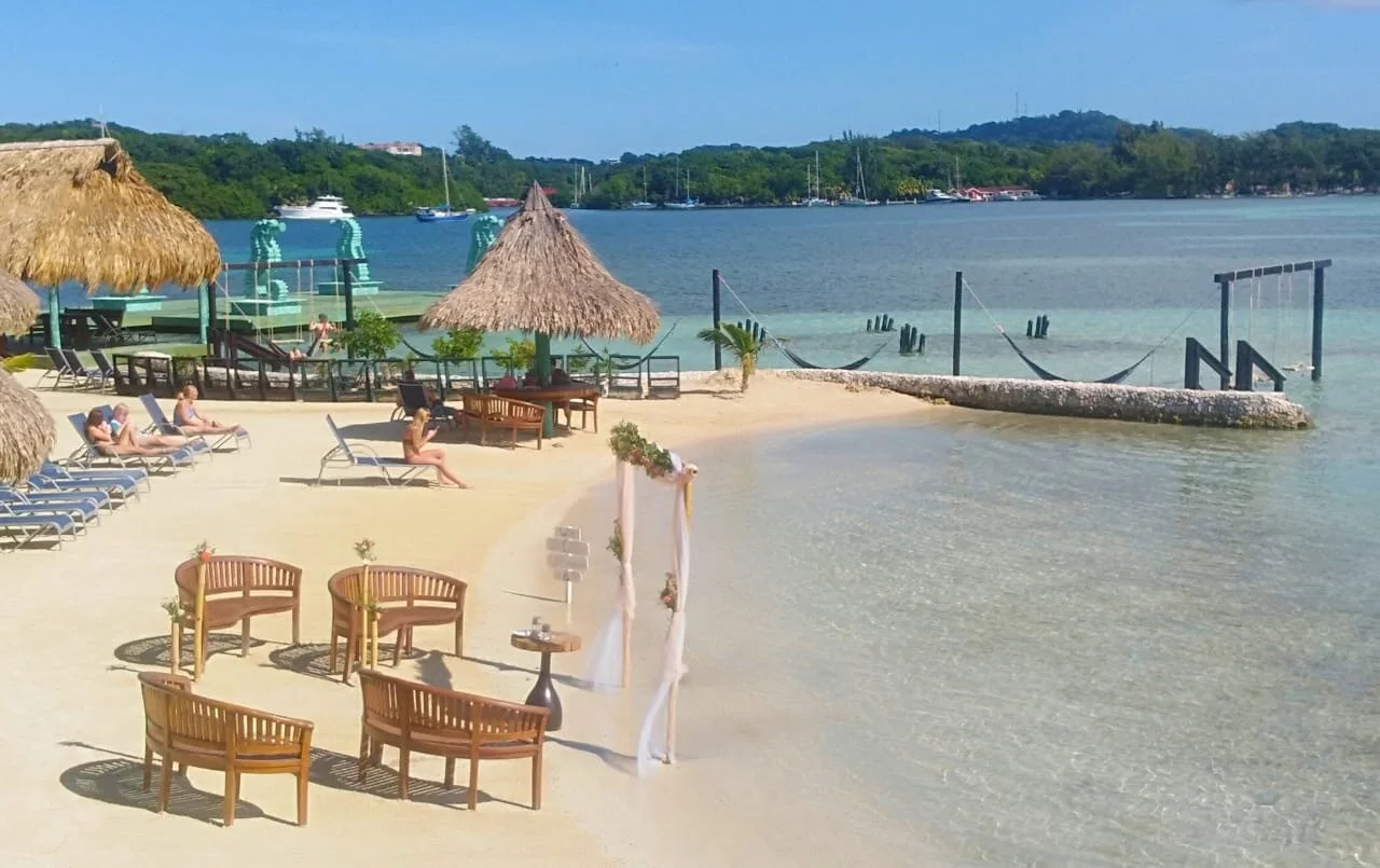 Little French Key — ROATAN