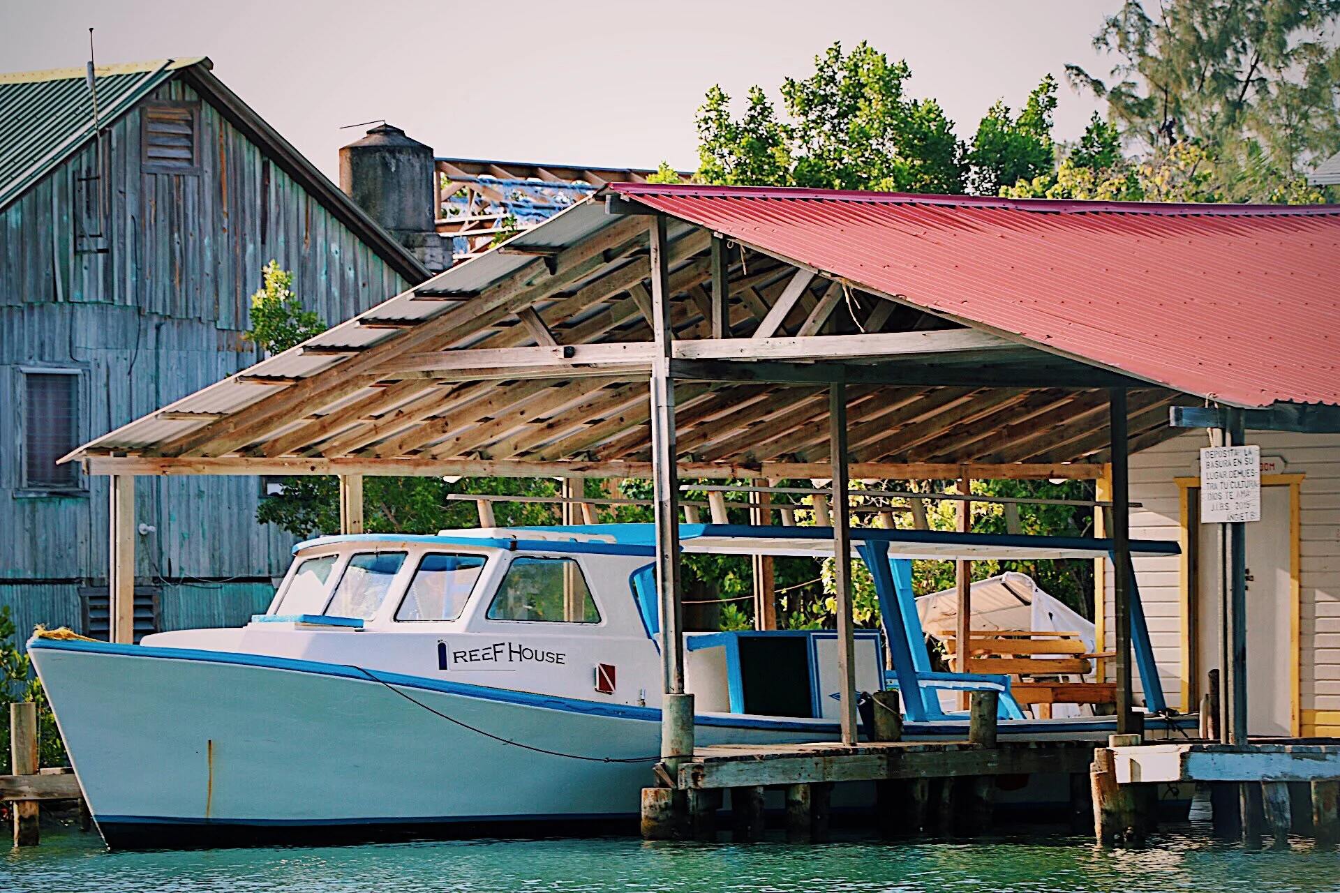 The Reef House — ROATAN