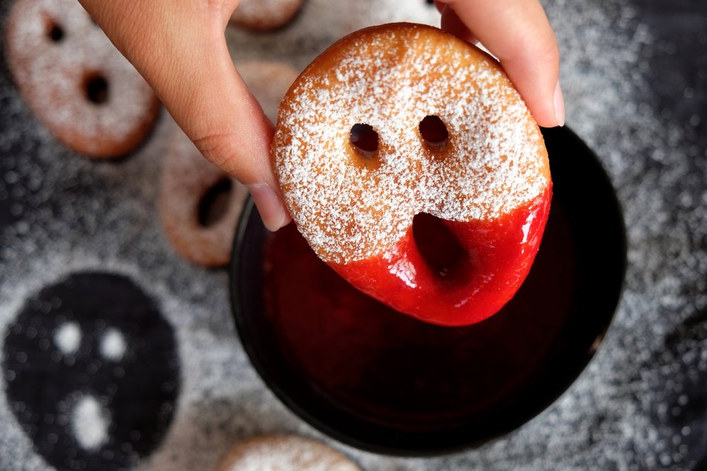DOUGHNUT GHOSTS — COOKING LIKE A FOX