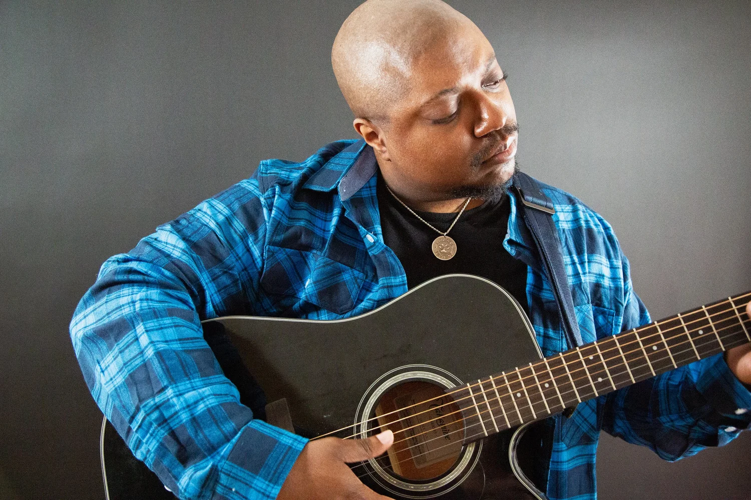 Ray Curenton finds clarity in reflection on album, "Ripples of the Past"