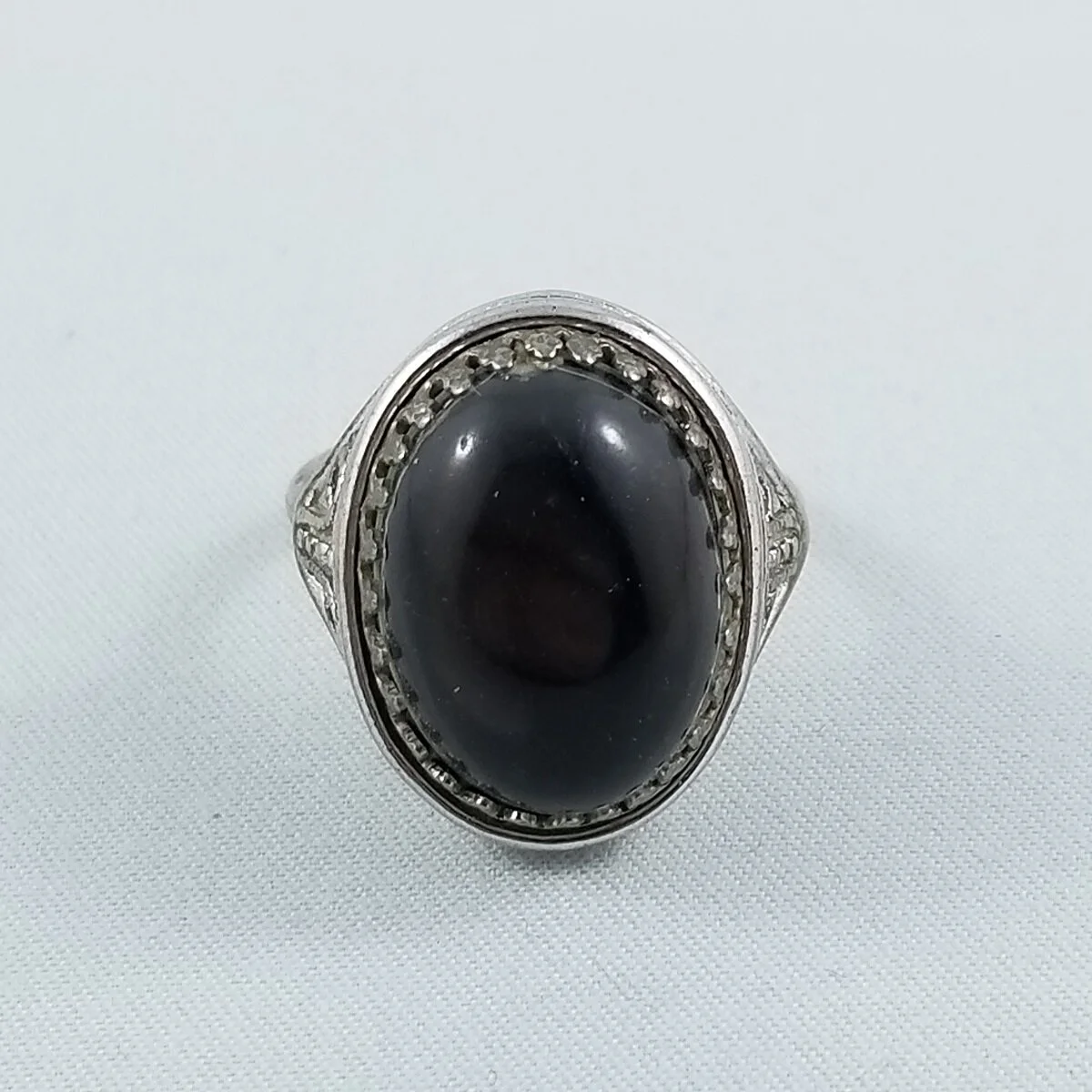 Antique, vintage, designer costume jewelry, fine precious jewellery.