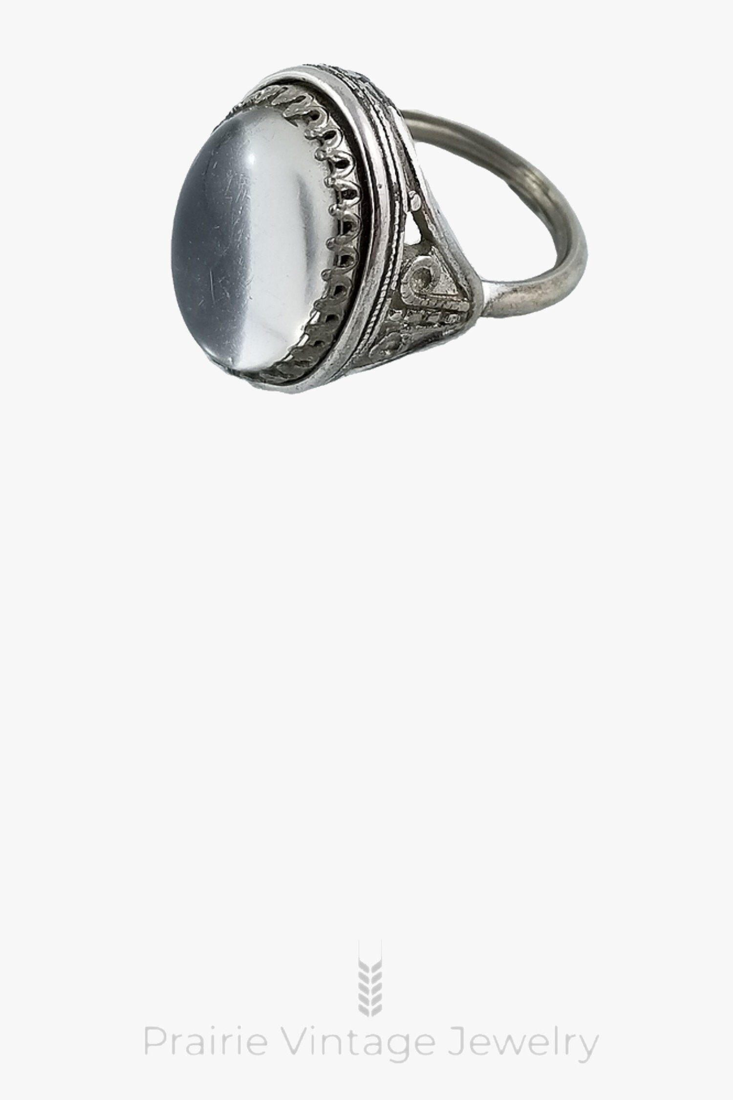 Antique, vintage, designer costume jewelry, fine precious jewellery.