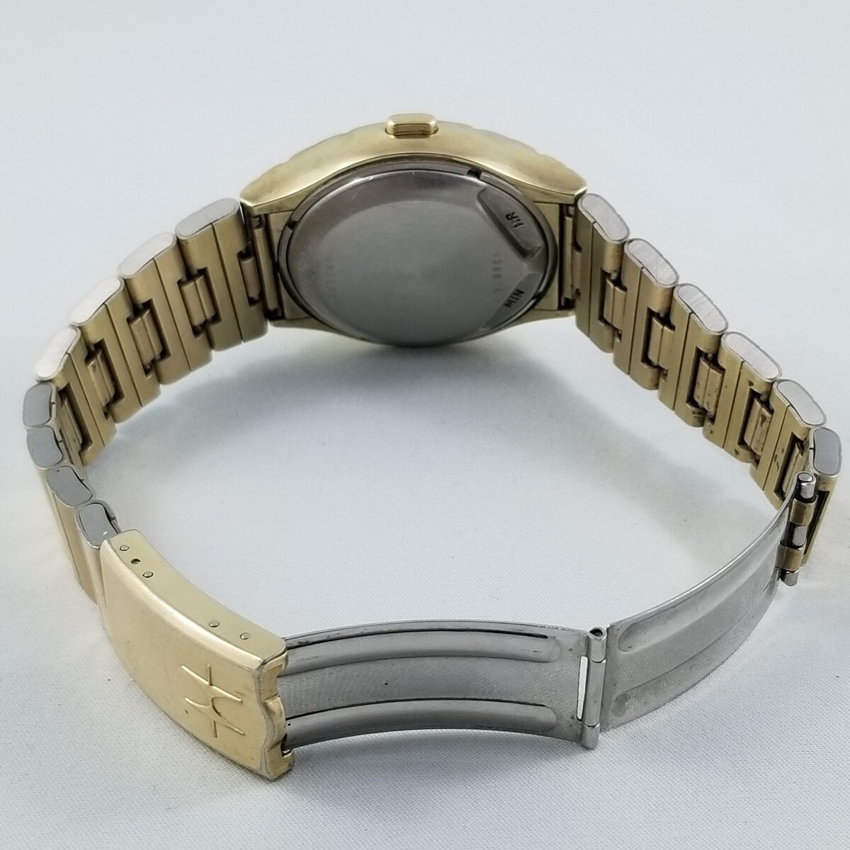 Antique, vintage, designer costume jewelry, fine precious Jewellery.