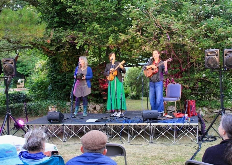 About 1 — The Three Idle Women