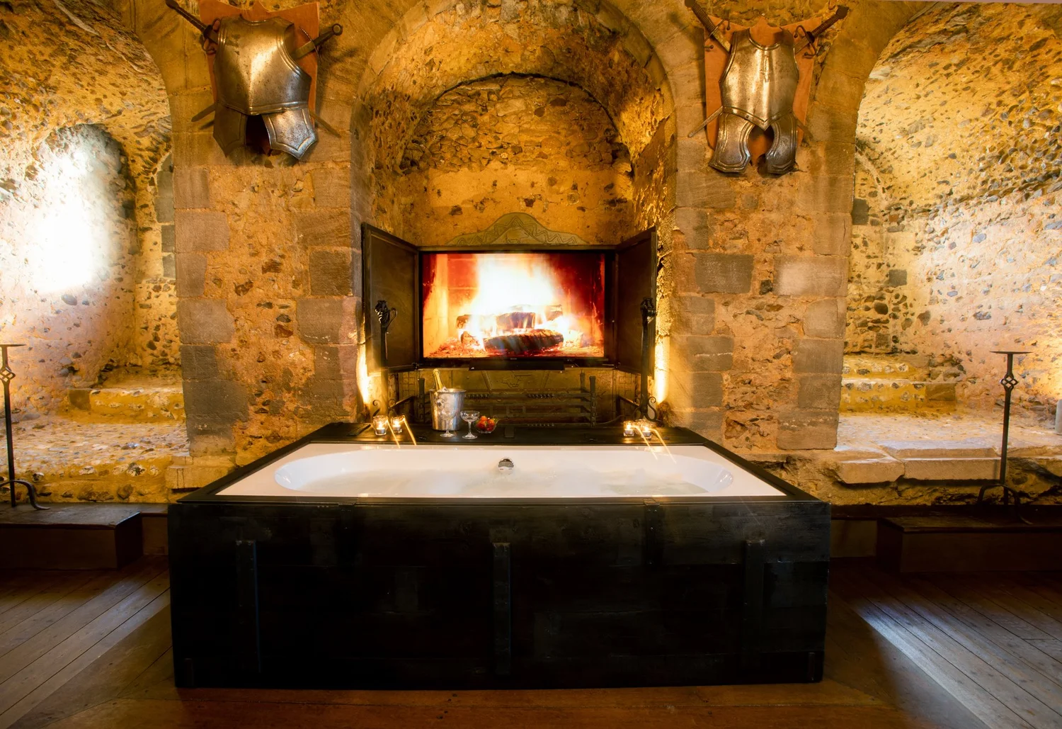 Royal Chamber - The only modern bedroom inside a Norman Keep in the ...