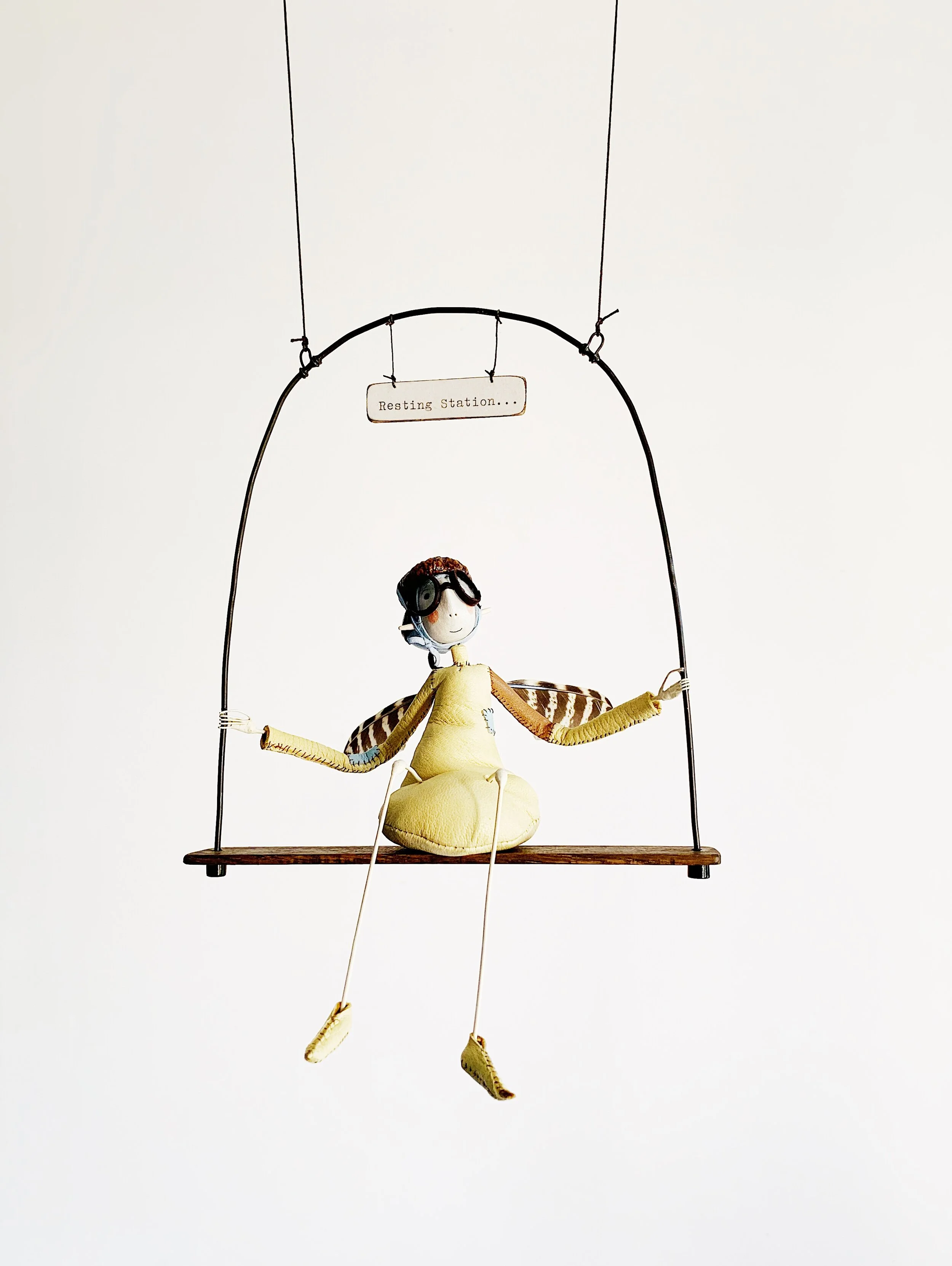 Resting Station - Una — Samantha Bryan