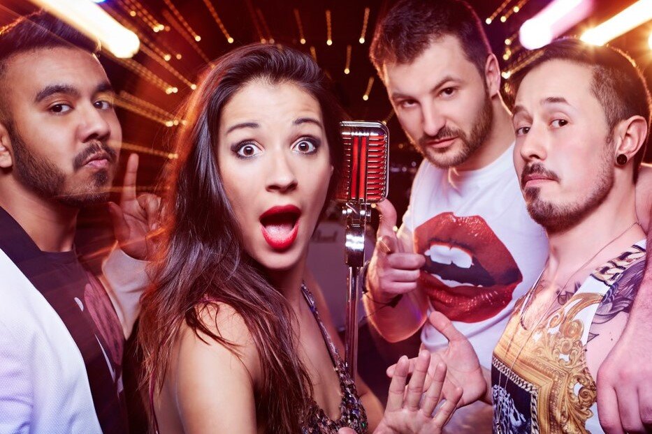 ENTERTAINMENT BANDS FULL — station entertainment