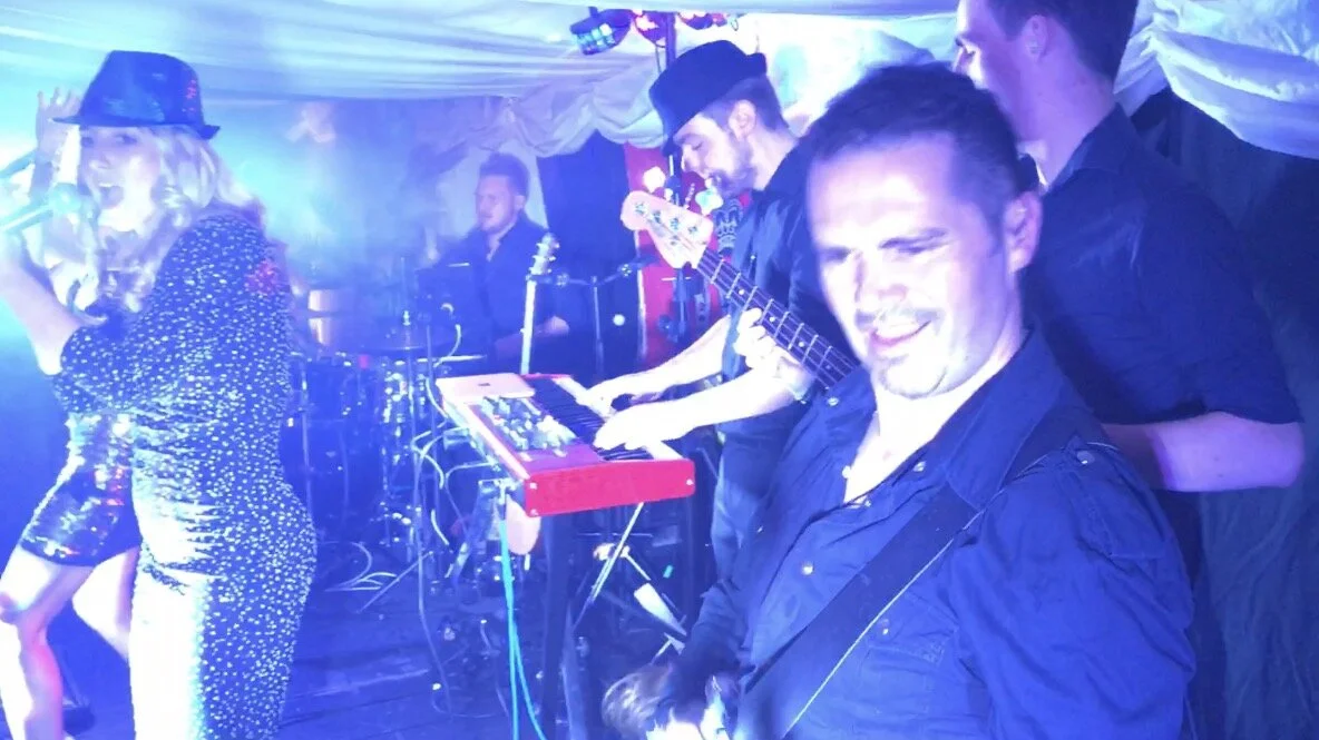 CHEMISTRY BAND — station entertainment