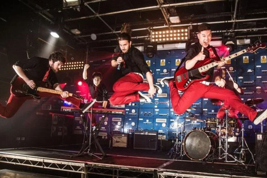 ENTERTAINMENT BANDS FULL — station entertainment