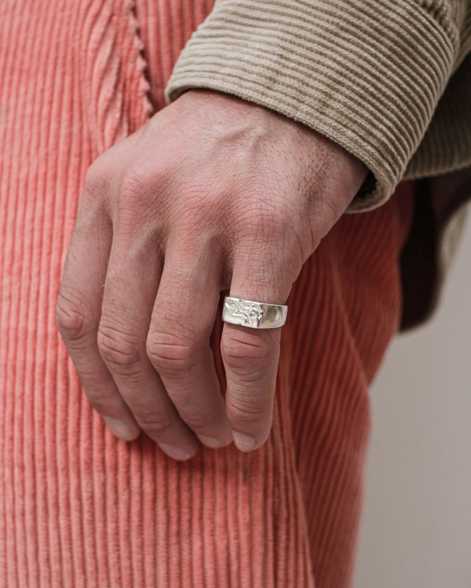 IN WATER - CARDITA SHELL RING — Atteya