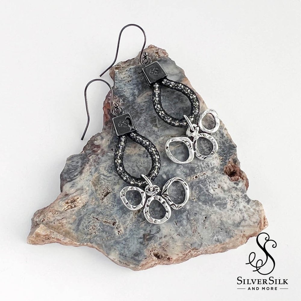 Black Capture Chain — SilverSilk & More