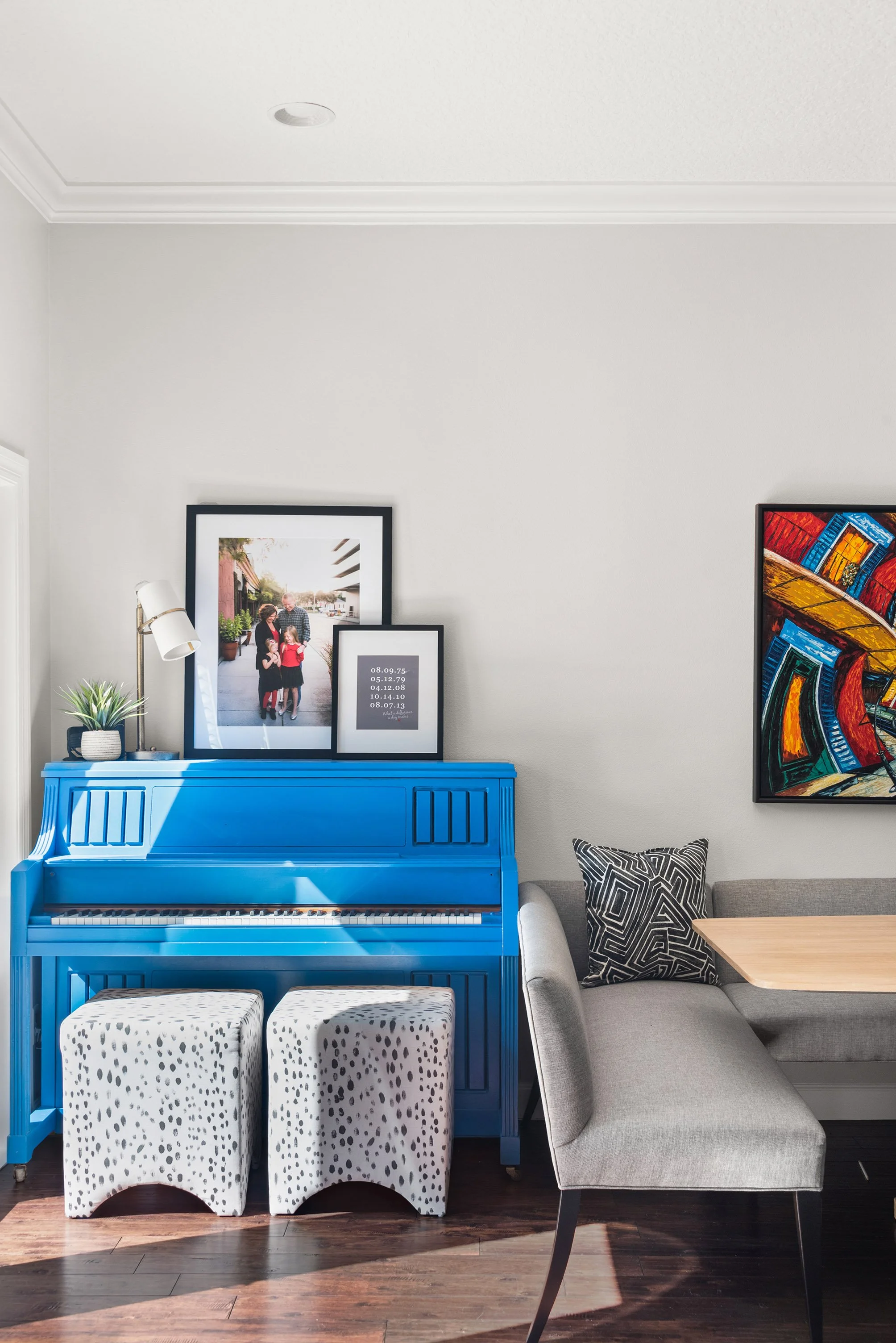 Bringing Joy Home: The Art of Vibrant Color Splashes in Interior Design ...
