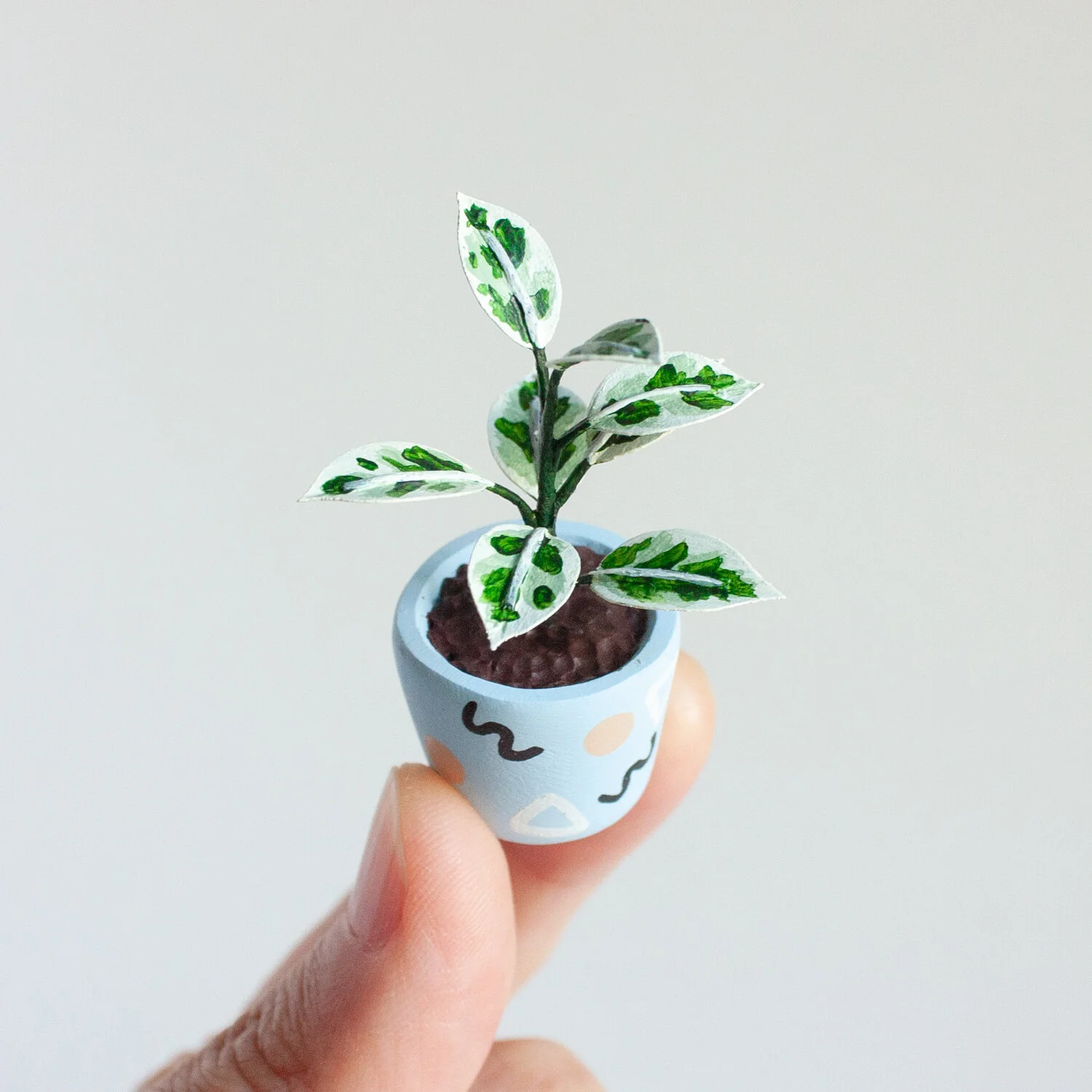 Dollhouse Miniatures & Decor — Honey Thistle