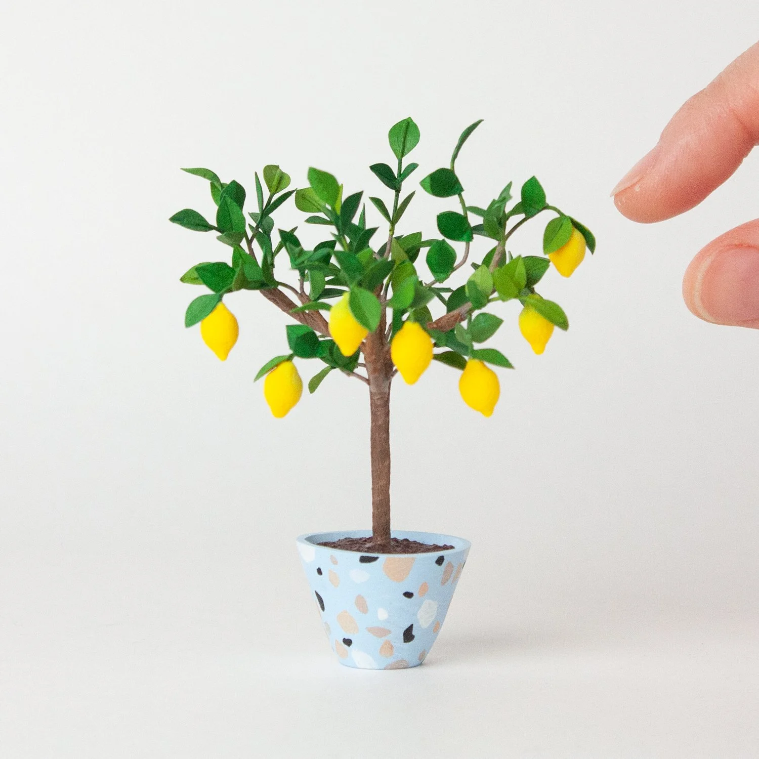 Dollhouse Miniatures & Decor — Honey Thistle