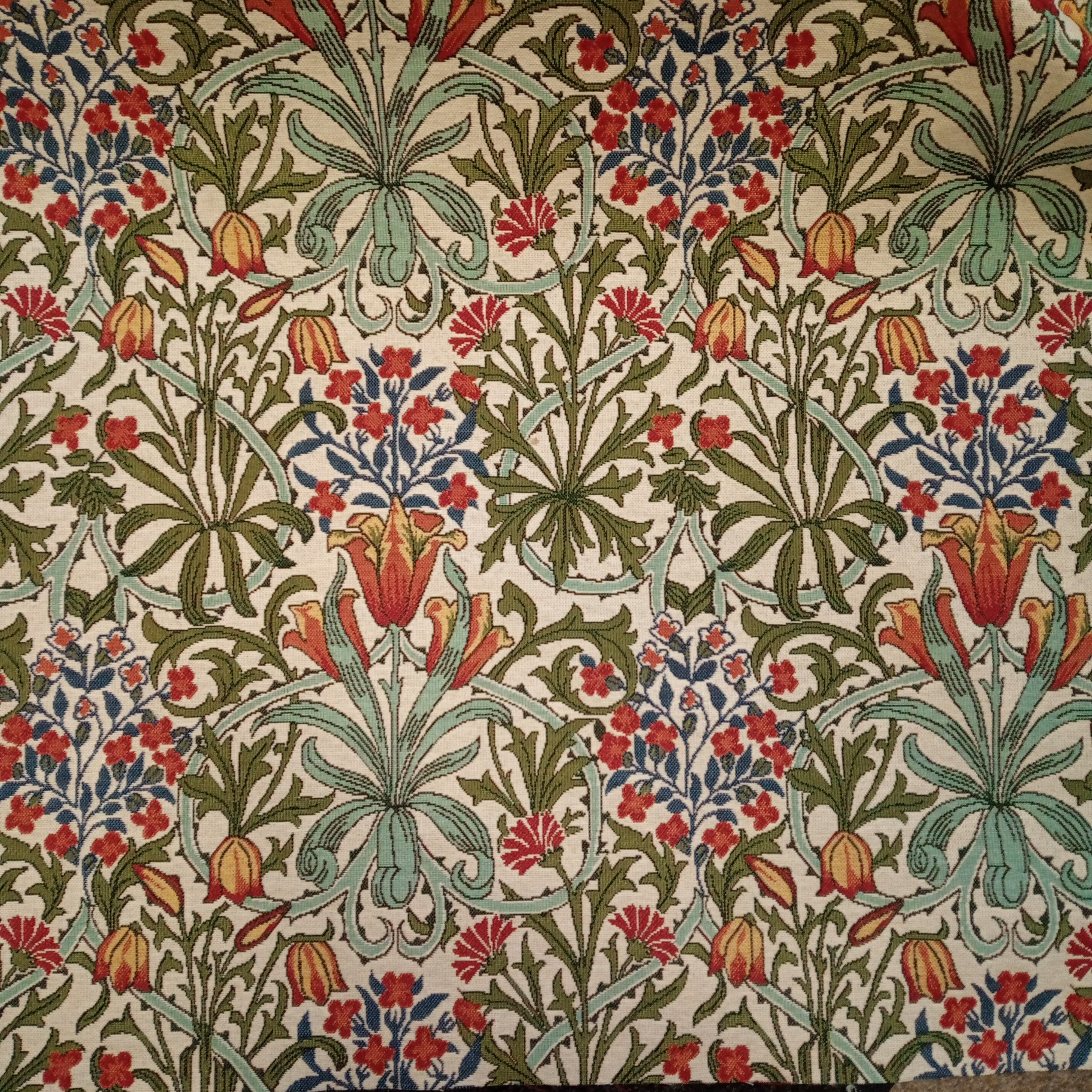 William Morris Green Chrysanthemum Toile Cotton Lawn - per 50cm Crafty ...