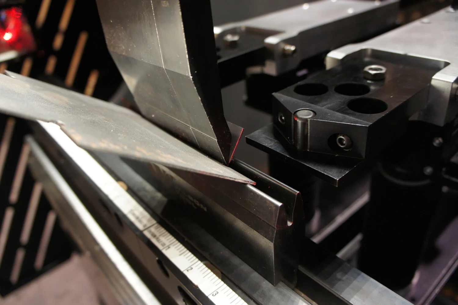 CNC Hydraulic, Electric, and Hybrid Press Brakes