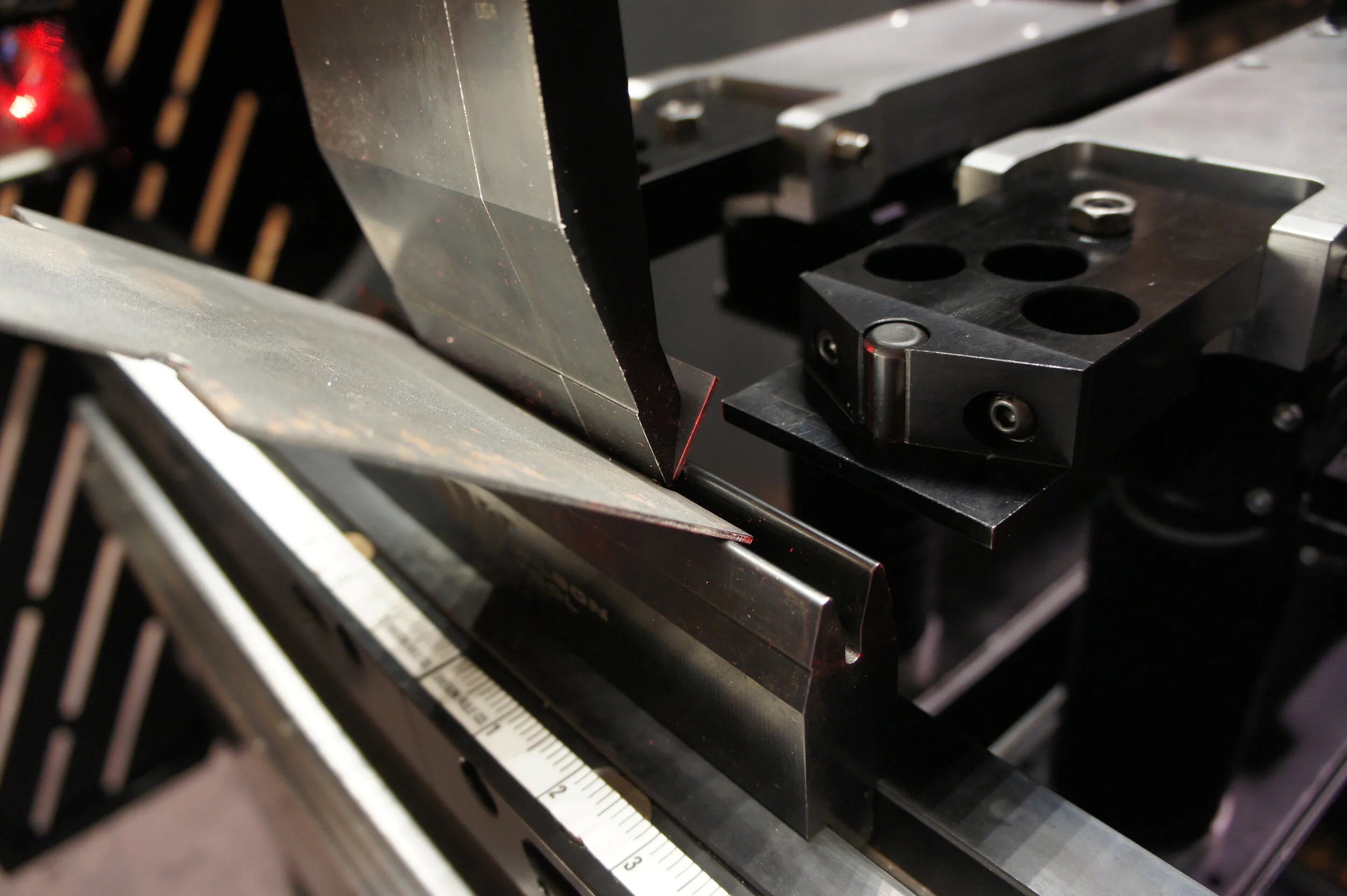 CNC Hydraulic, Electric, and Hybrid Press Brakes