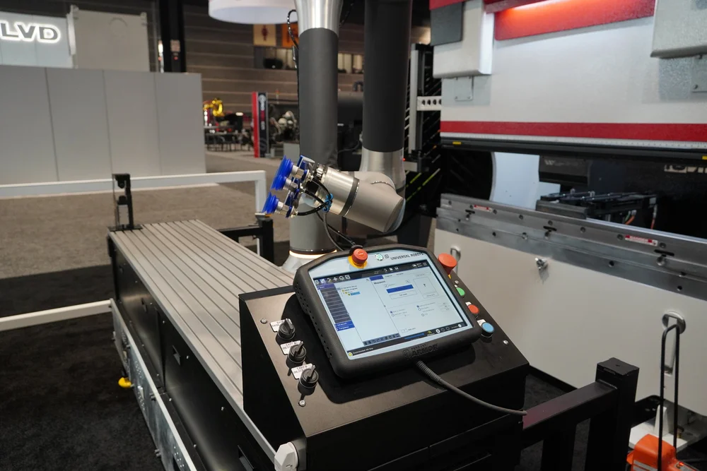 EZ Bend Cobotic Cell — Cincinnati Incorporated