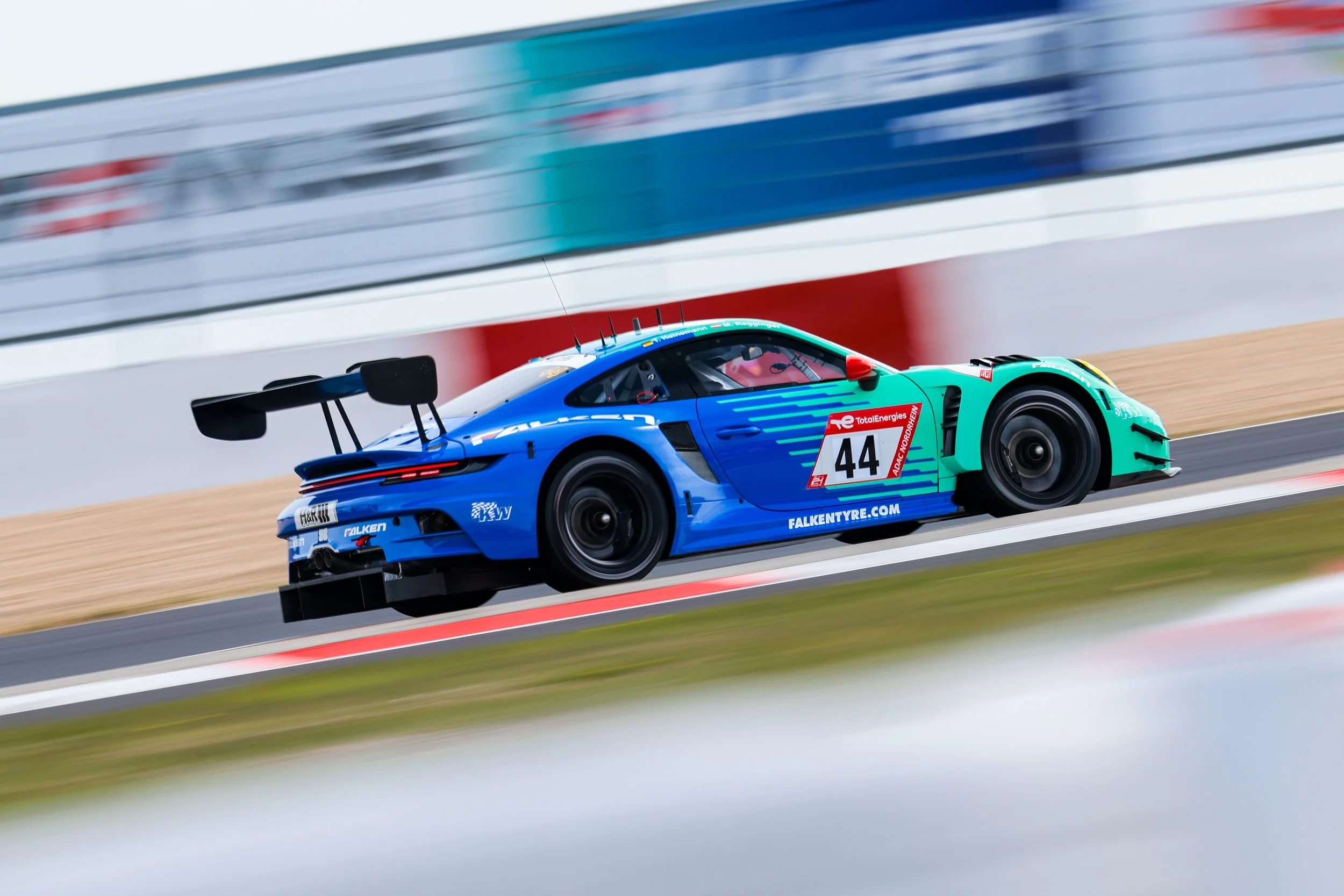 Six Porsche customer teams aim to win with the new 911 GT3 R ...