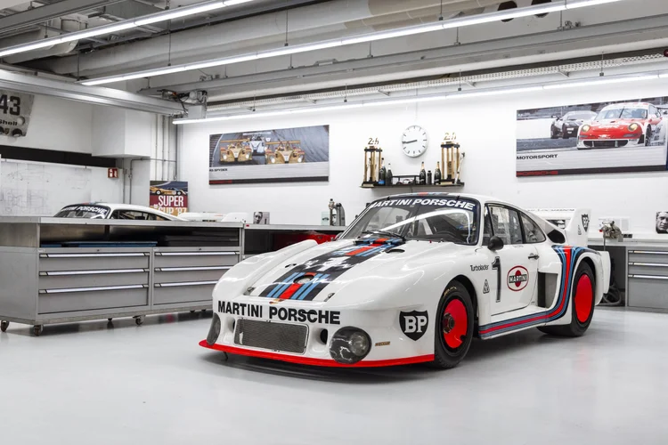 “Porsche Heritage Moments” brings together five variants of the 935 for ...