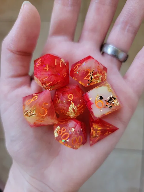 Love the crit number inking on this set so much : r/DungeonsAndDragons