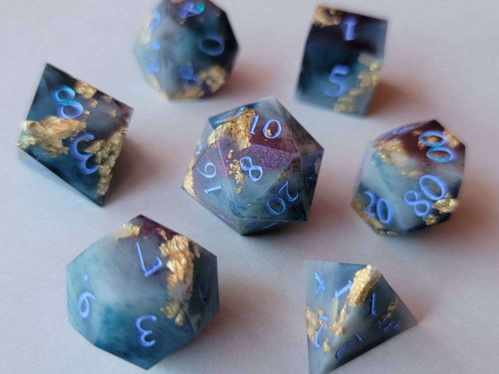 Love the crit number inking on this set so much : r/DungeonsAndDragons