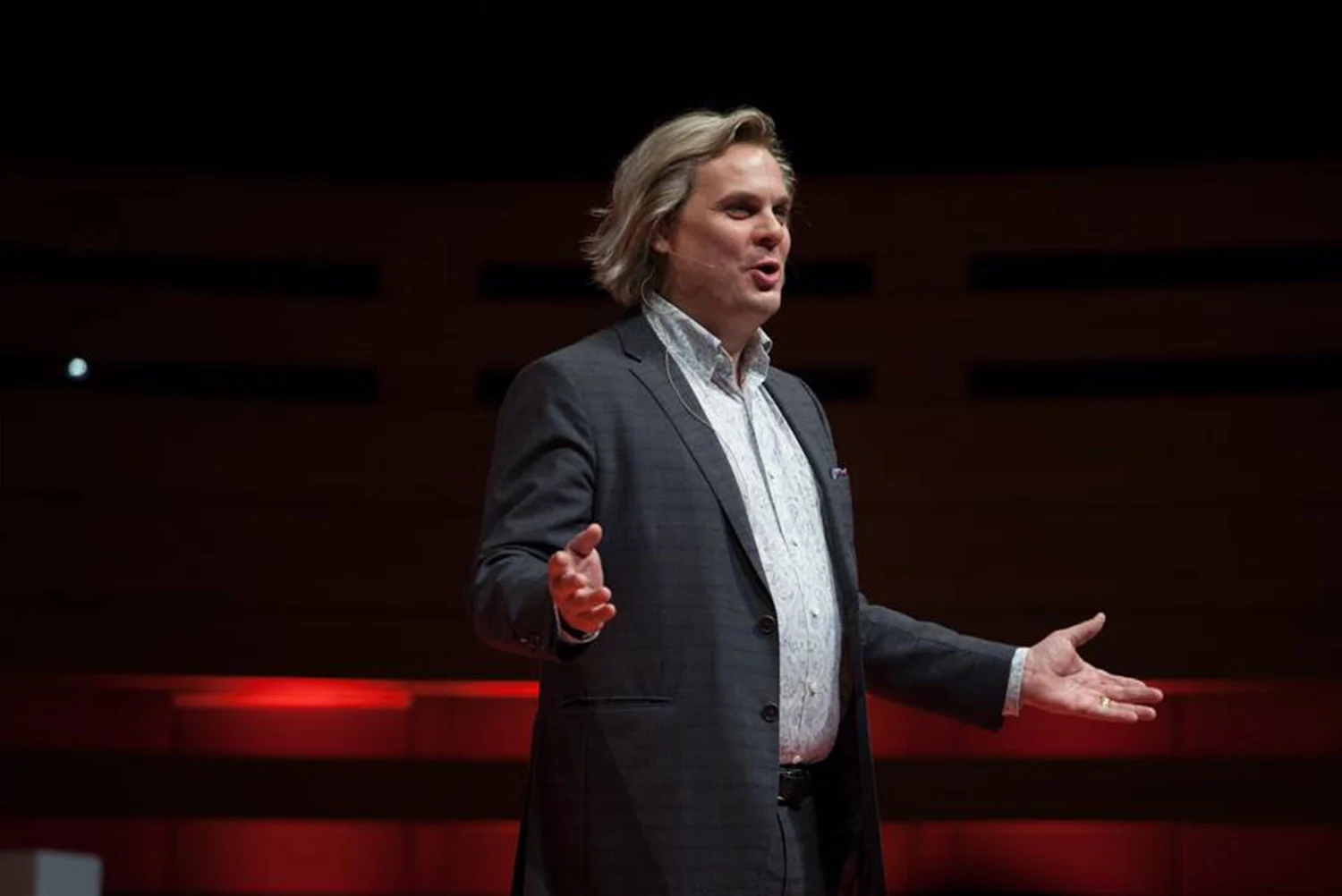 How to use hand gestures in presentations — Anthony Sanni| Productivity ...