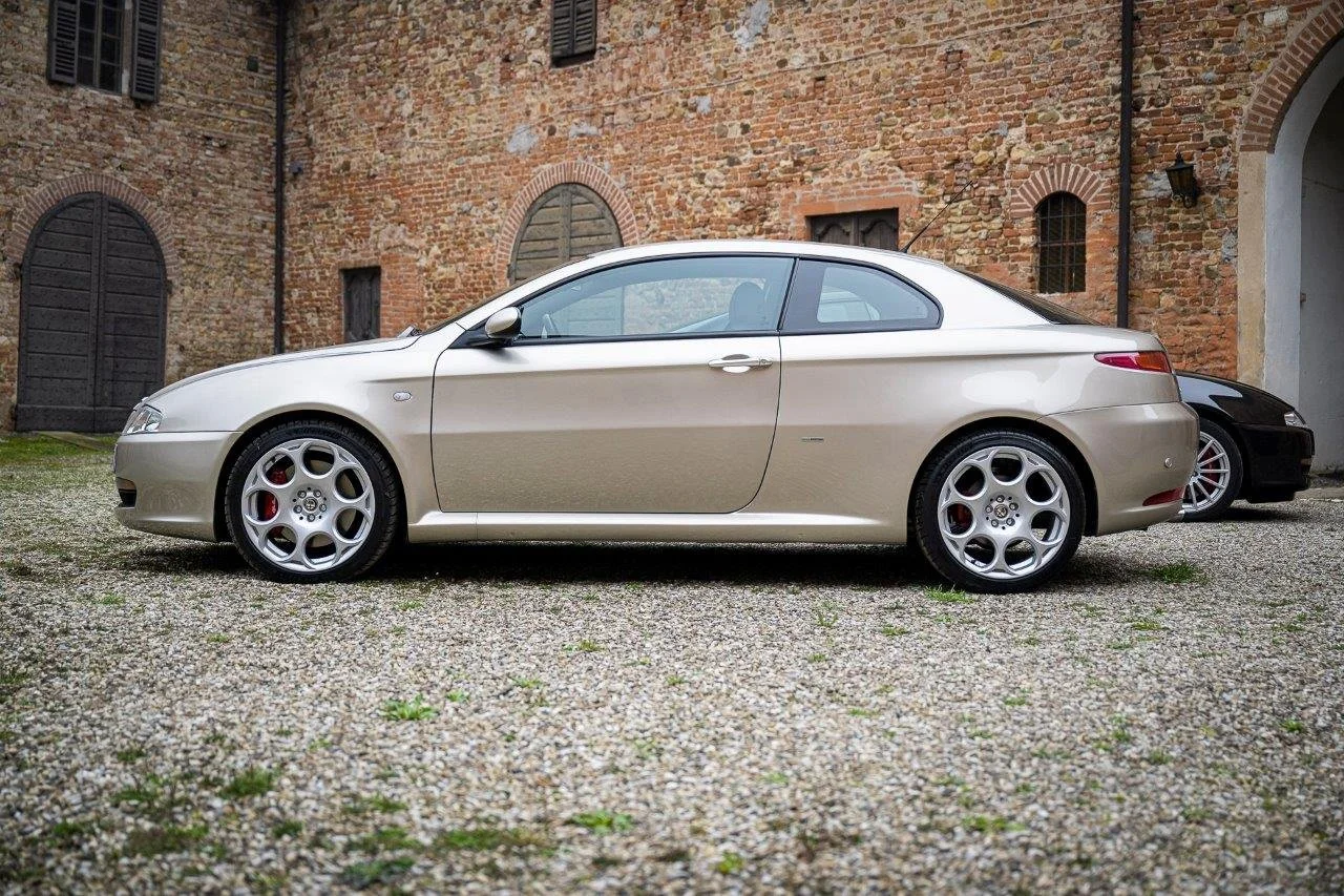 ALFA ROMEO GT: A SPORTY AND STYLISH ITALIAN CLASSIC — Alfattitude