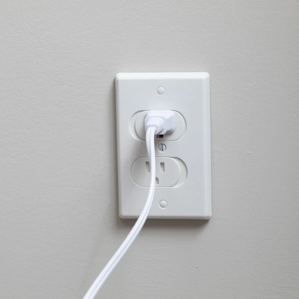 Universal Self-Closing Outlet Cover, 3 Pack — Qdos Baby Gates Child ...