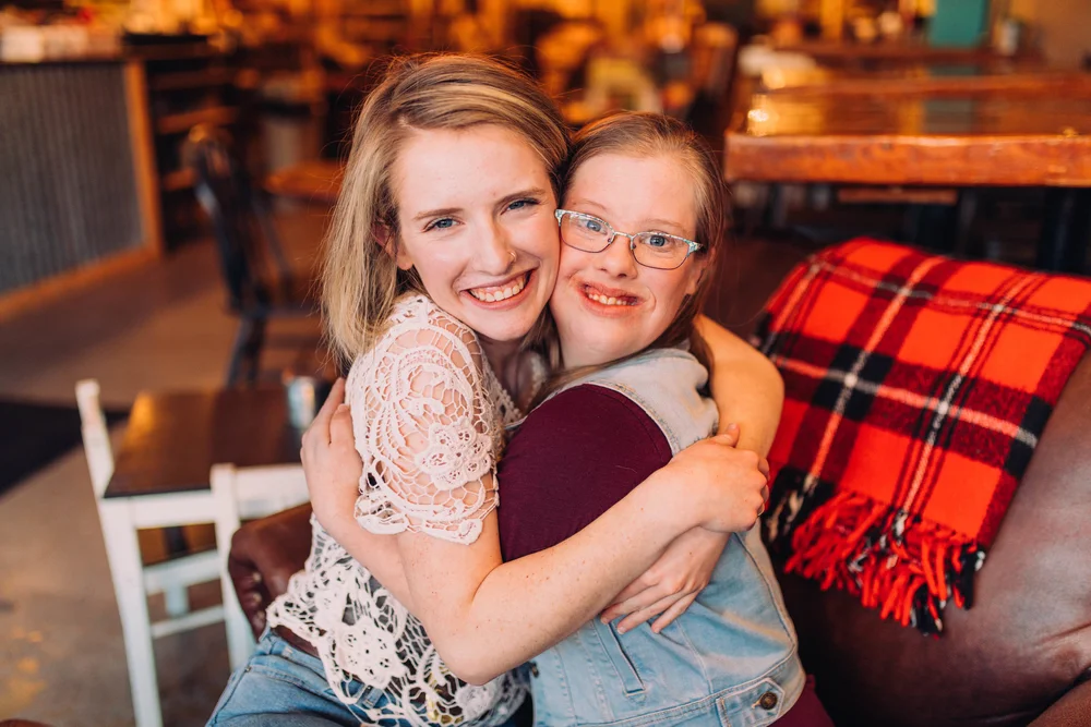 Sister Sibling Portrait Session | Cozy Coffee Shop In Seattle — Jessica ...