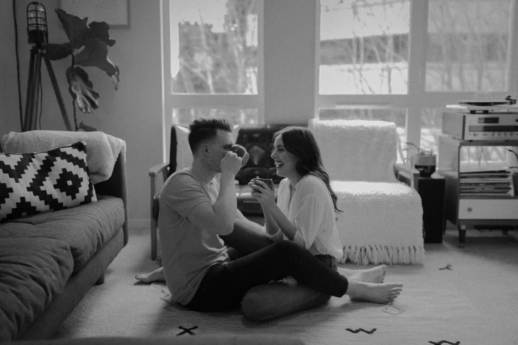 andrea + landon | seattle in-home lifestyle couple session — Jessica ...
