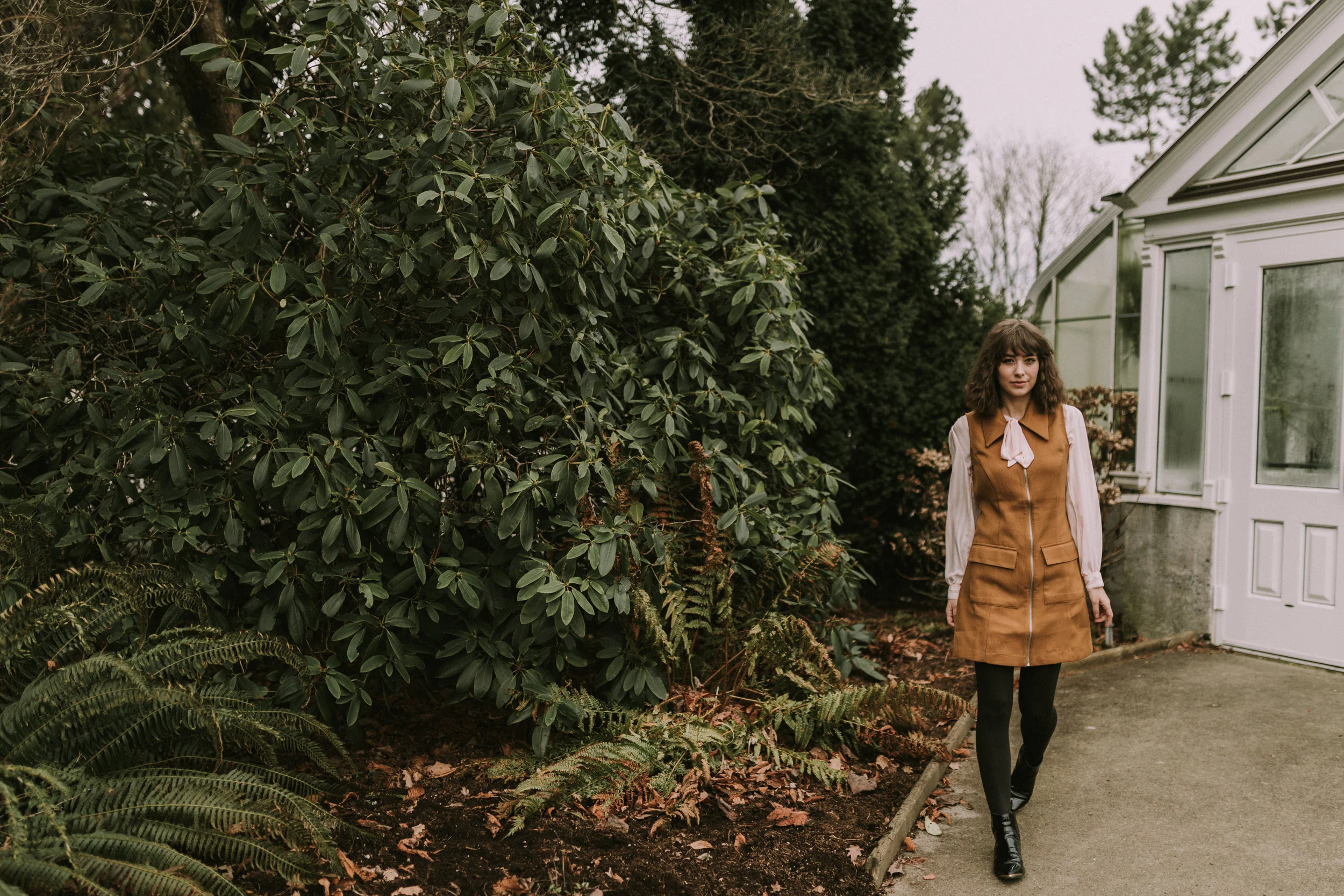 70'S GREENHOUSE PORTRAITS | behind the scenes video — Jessica Whitaker