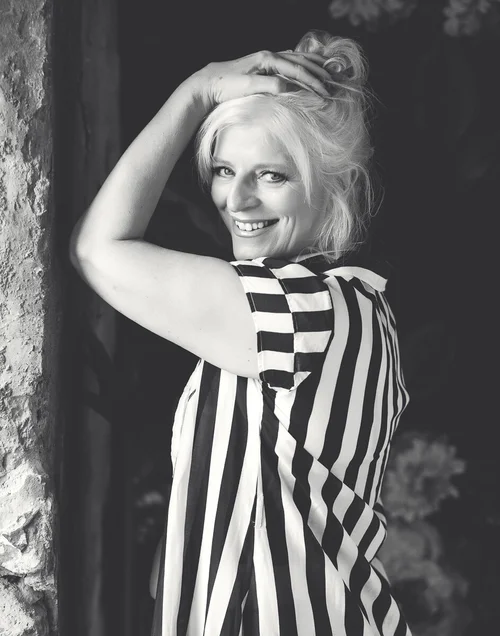 Tracey’s photoshoot transformed her from artist to model for the day ...