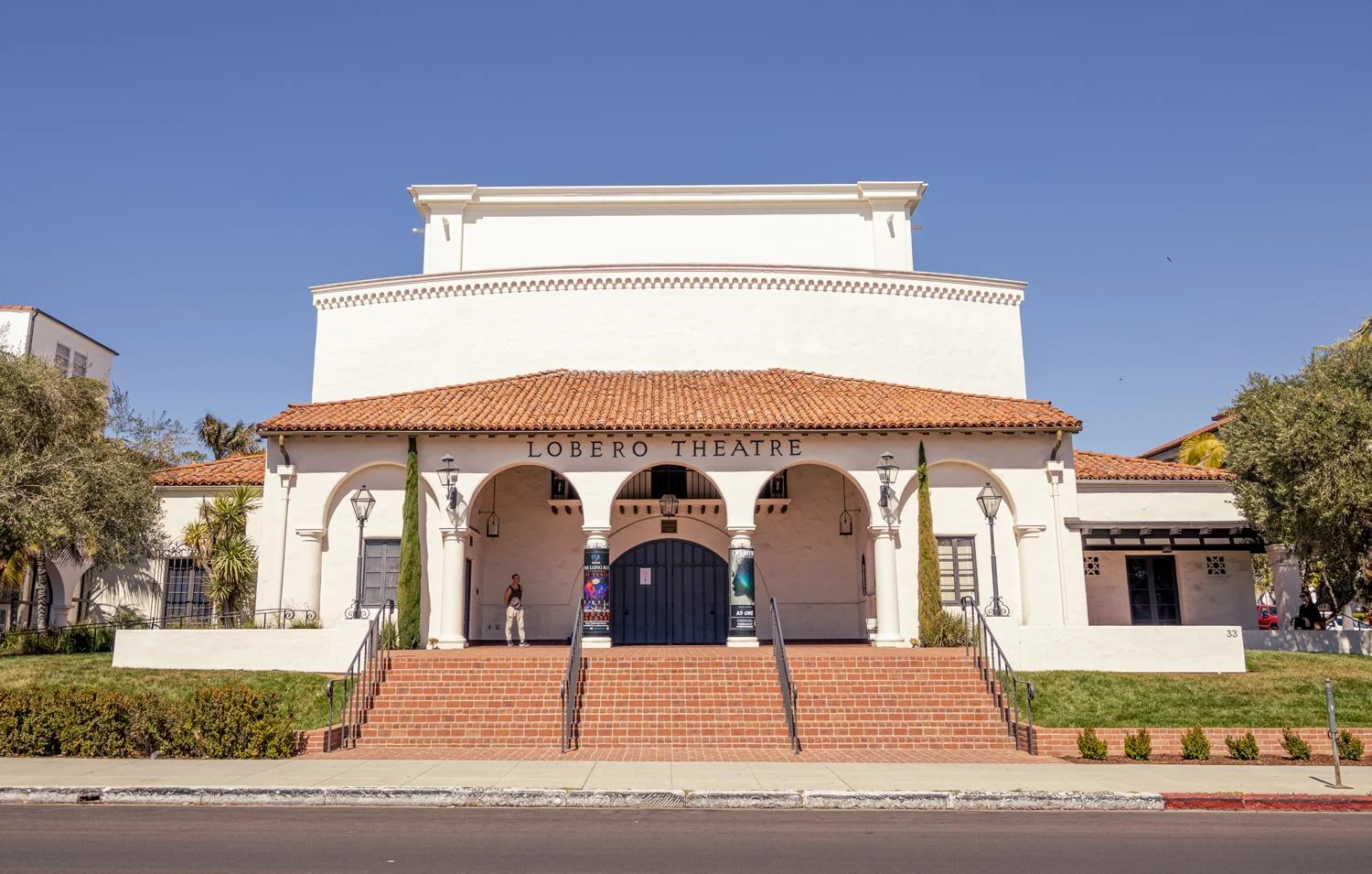 Spring architecture walk in Santa Barbara — Whole Widen World