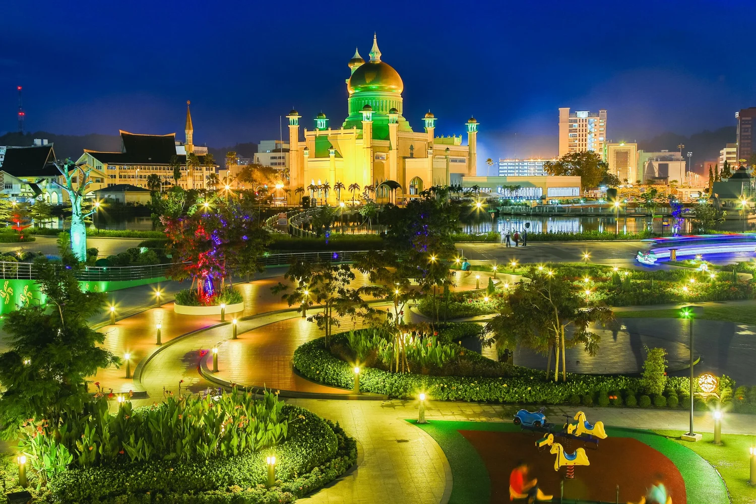 Is Brunei A Rich Country? [Economy Explained] - TRVLGUIDES [Learn How ...