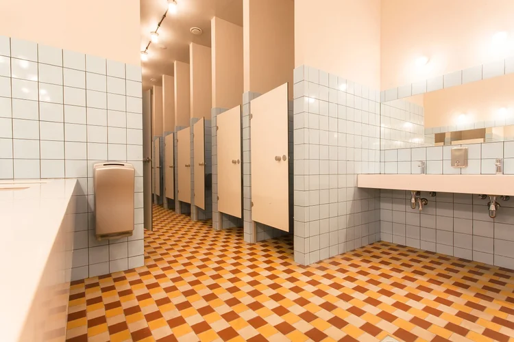 The Hostel Etiquette Guide [Know Before You Go] - TRVLGUIDES [Learn How ...