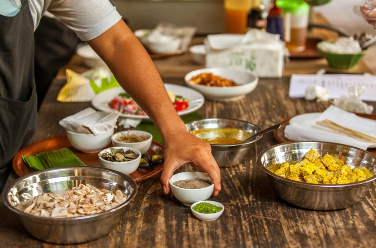 Airbnb Experiences Explained [Plus How To Book, Examples] - TRVLGUIDES ...