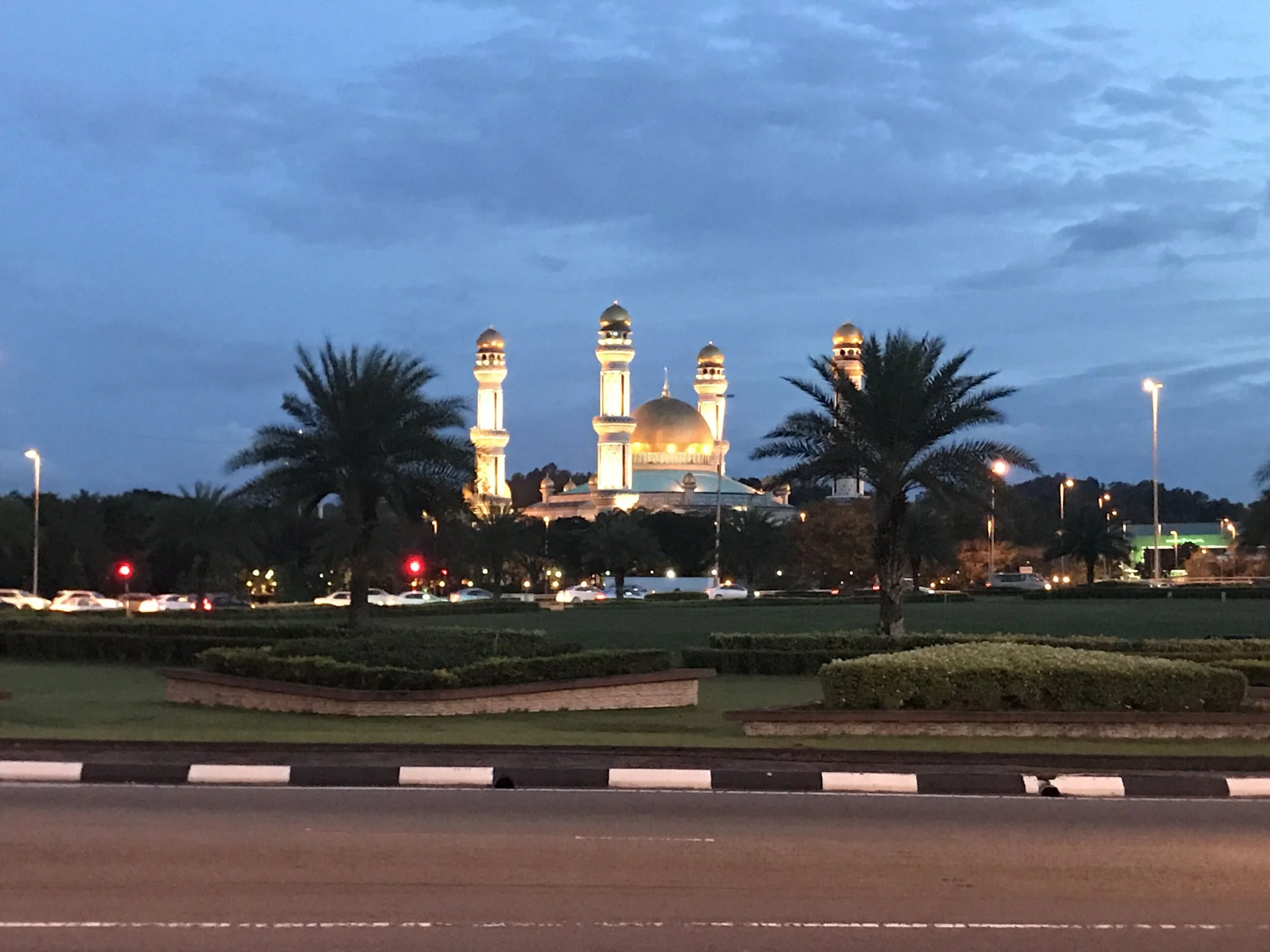 7 Marvelous Mosques To Visit In Brunei [Saifuddien, Bolkiah + Others ...