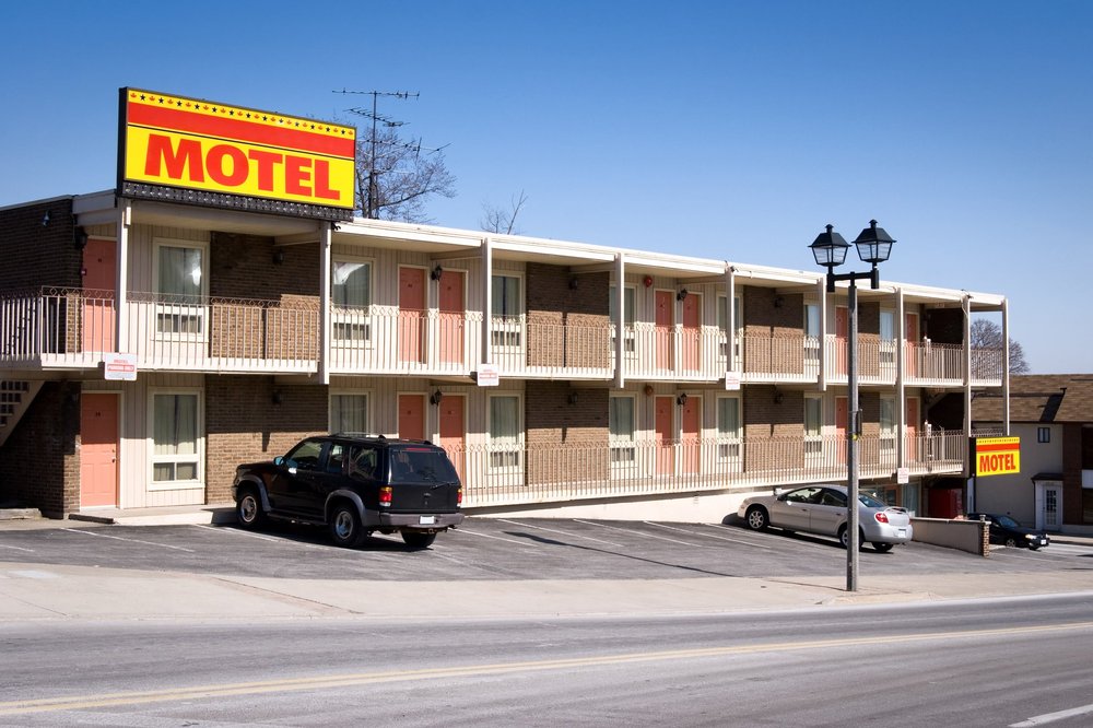 Guest Houses vs. Hotels Comparison [Atmosphere, Price, Safety ...