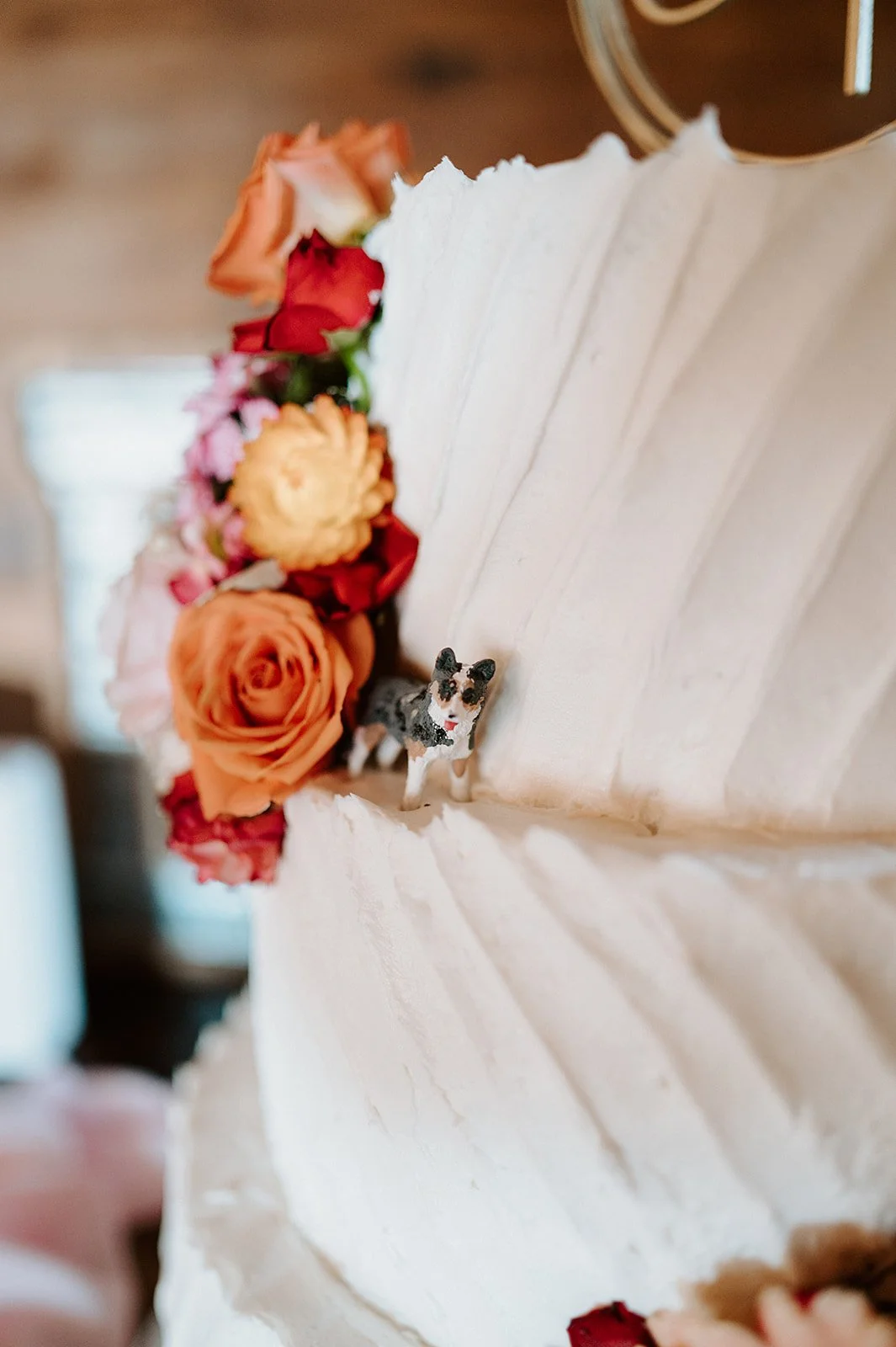 Top Barn Wedding Cakes from Chic Hand-Painted Cakes to intricate and ...