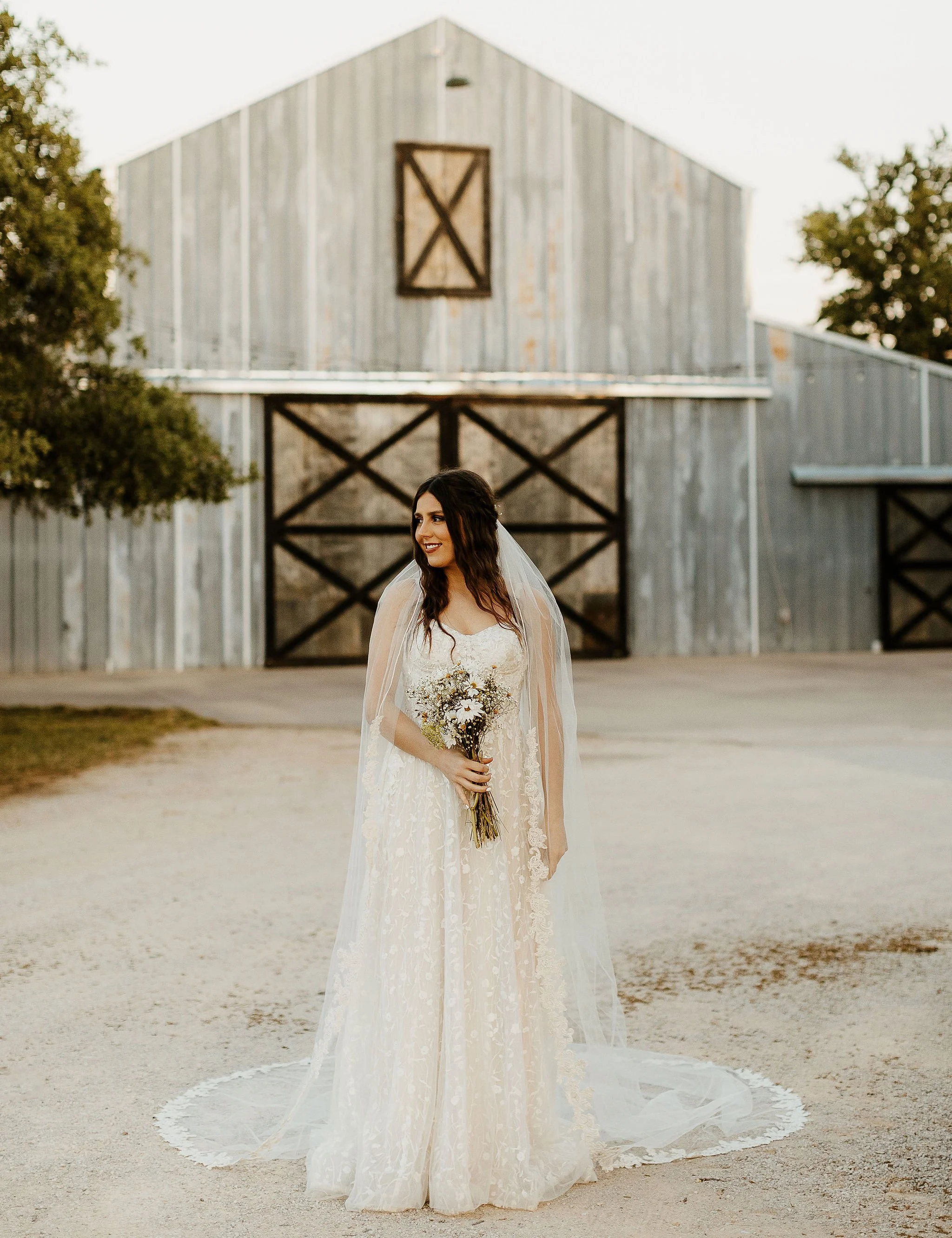Sisterly Love: A Bridal Photo Session at The Barn at Sparrow Creek ...