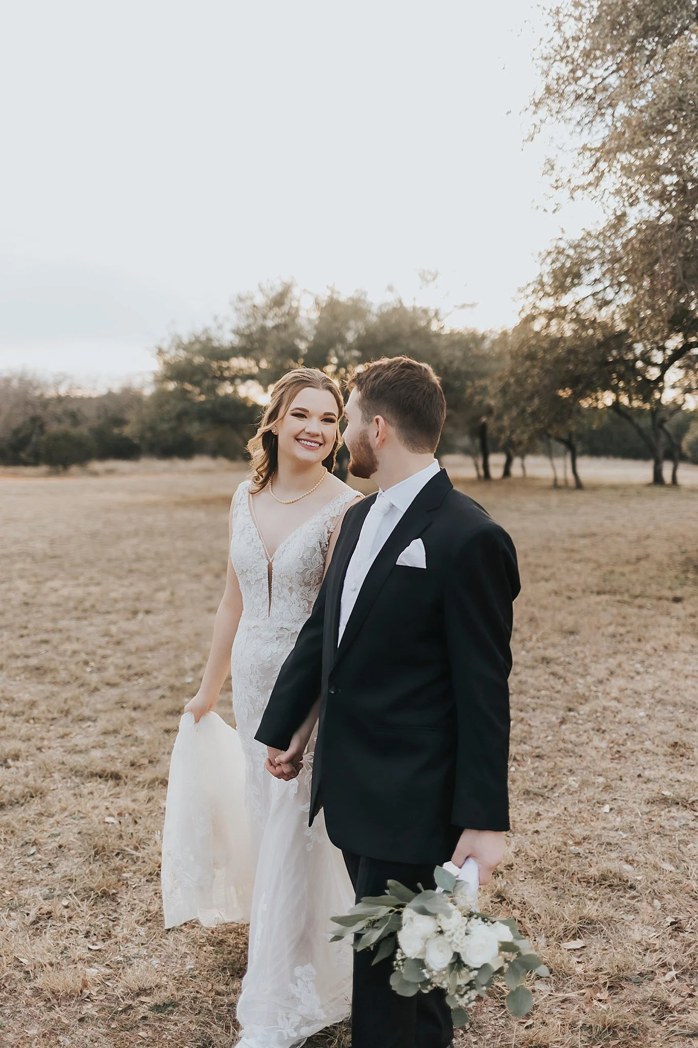 Winter Ranch Wedding with a Rustic Chic Theme | Sparrow Creek Ranch ...