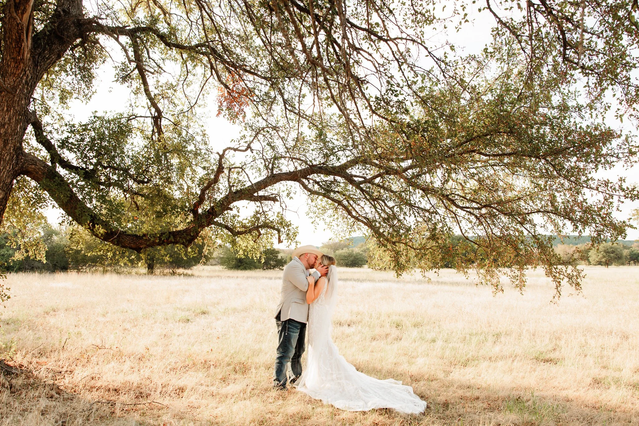 Jacee + Taylor - “All you need is love and a dog!” for the perfect ...