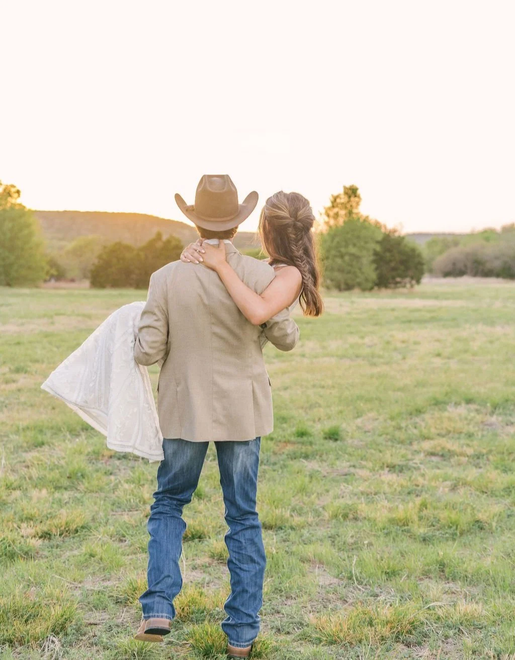Weekday Wedding for the busy Rodeo Family: Charley + Cason April Ranch ...