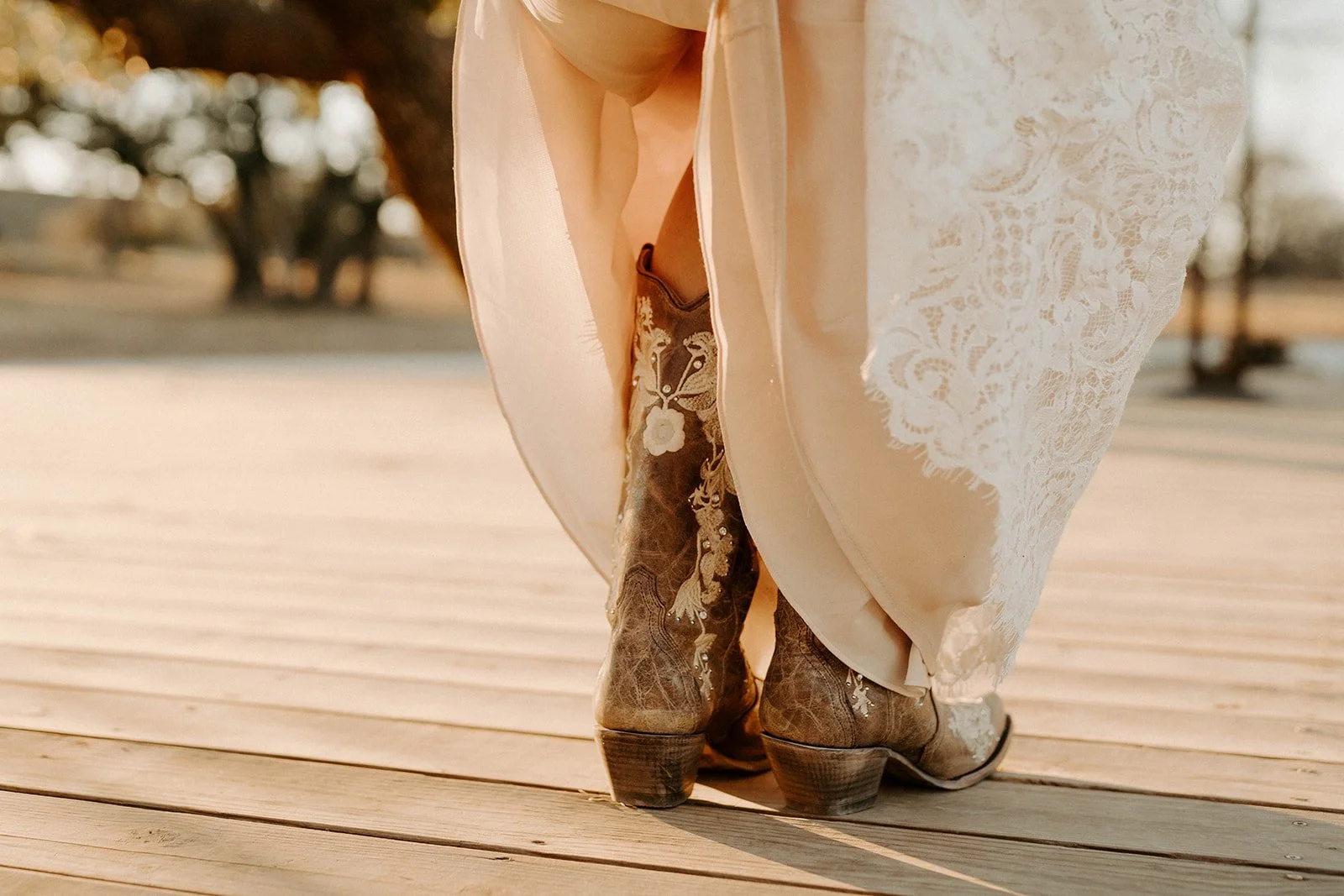 Rustic Bridal Session at the Barn at Sparrow Creek Ranch | DFW Wedding ...