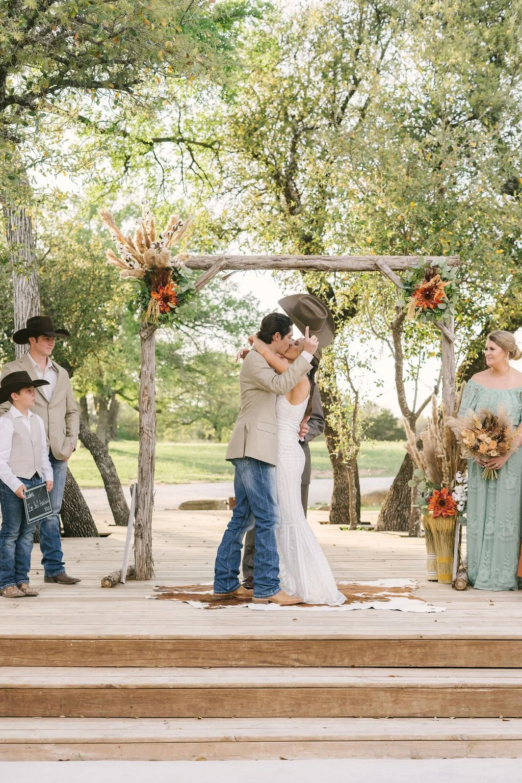 Weekday Wedding for the busy Rodeo Family: Charley + Cason April Ranch ...
